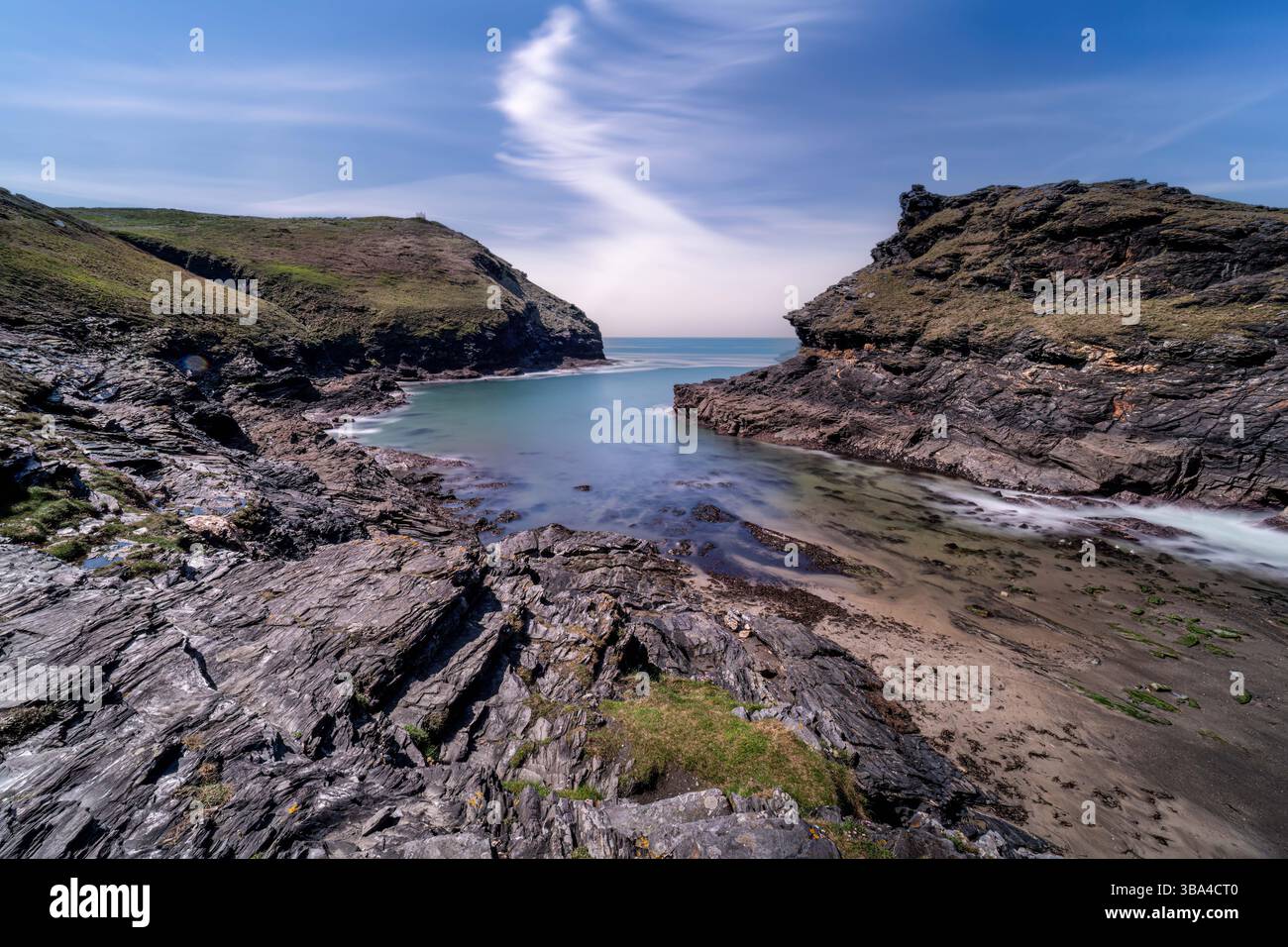 The south west coast path boscastle hi-res stock photography and images ...