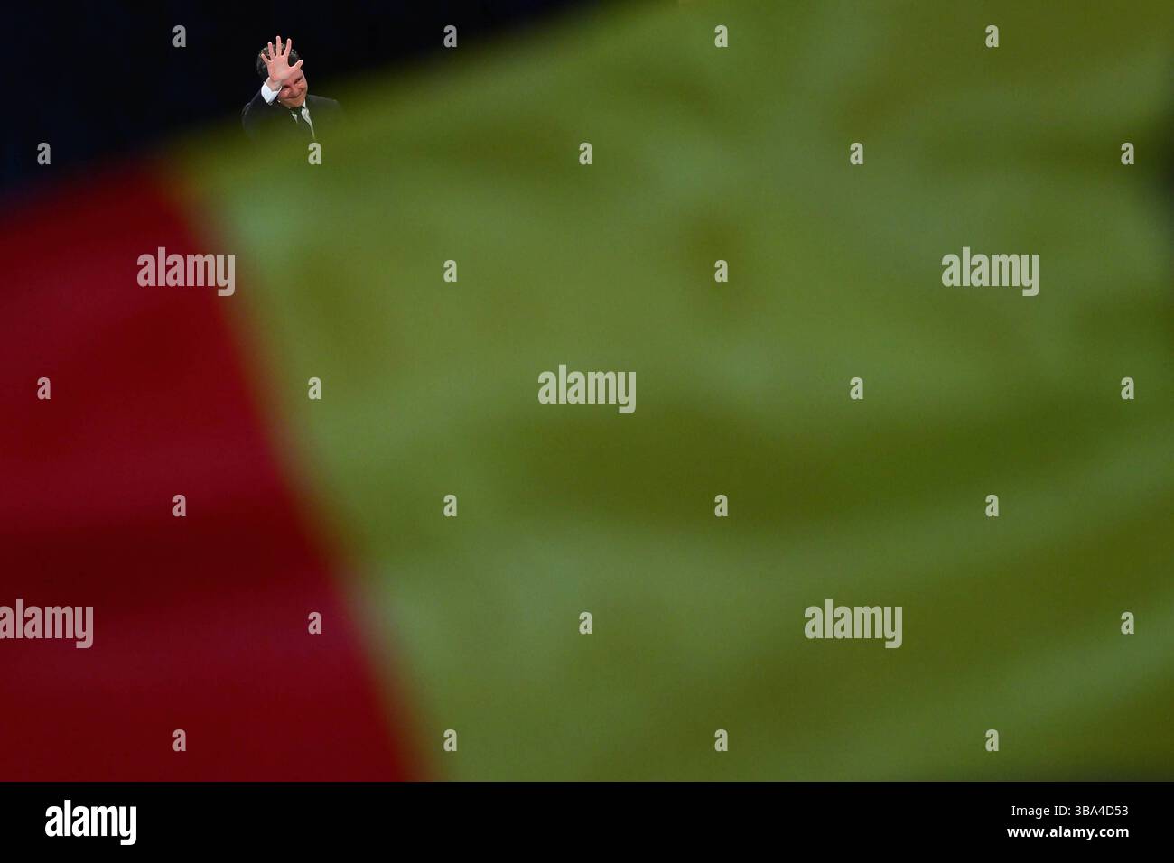 ROMANIA-POLITICS-VOTE-DEBATE Pro-European independent presidential ...