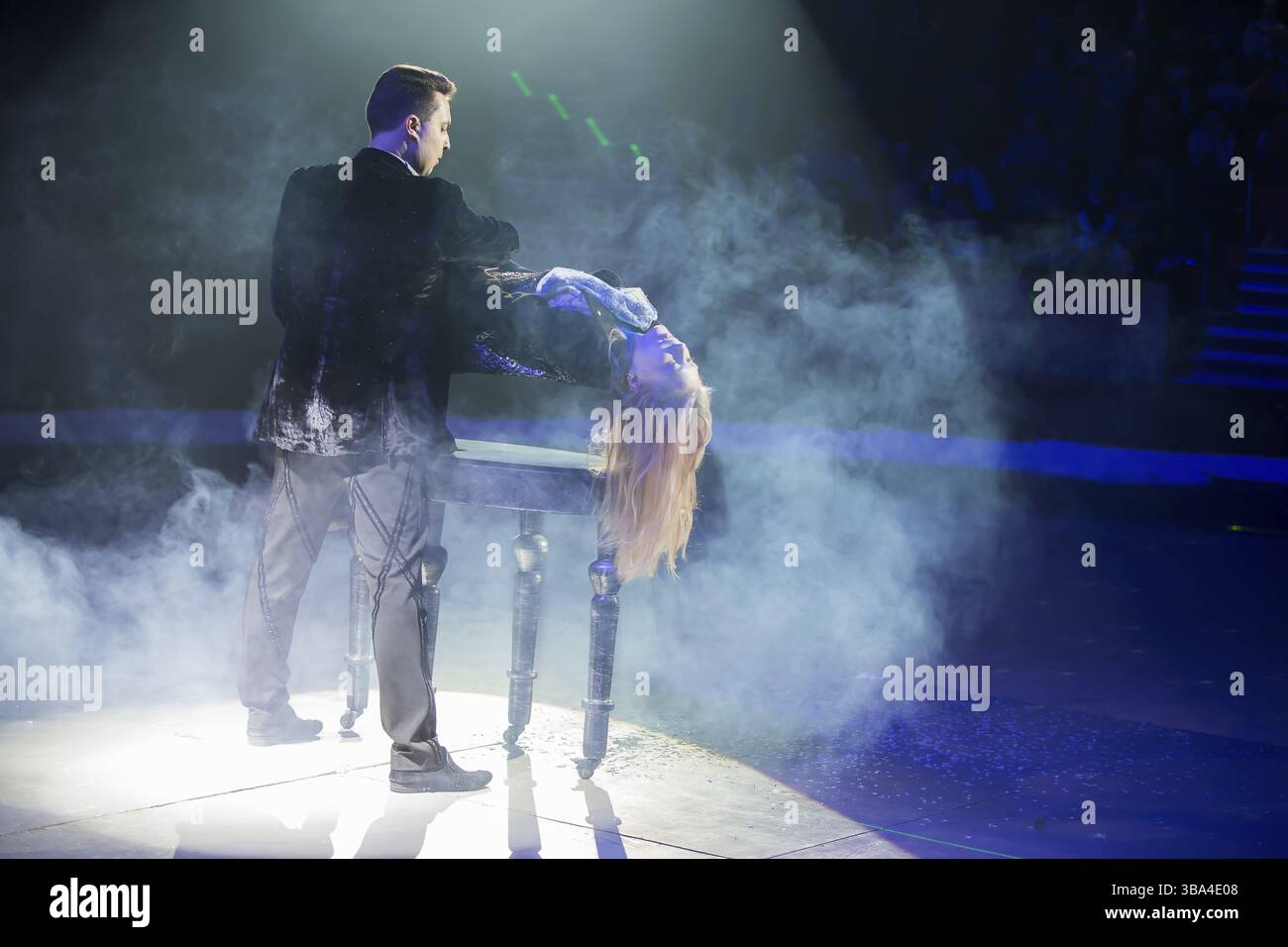 Magician assistant hi-res stock photography and images - Alamy