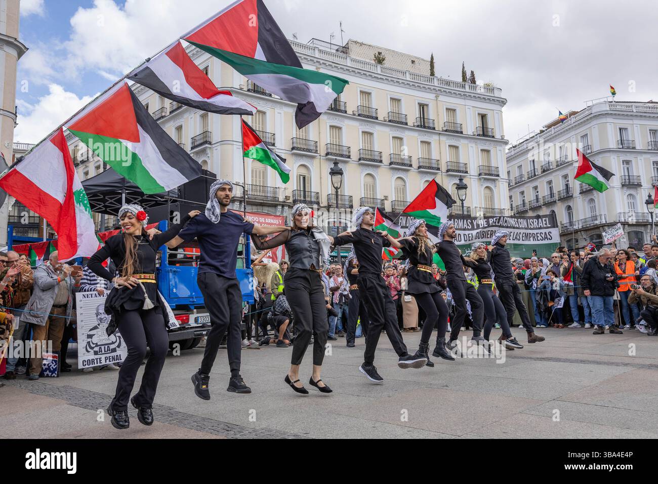 Madrid, Madrid, SPAIN. 10th May, 2025. Thousands of Spaniards ...