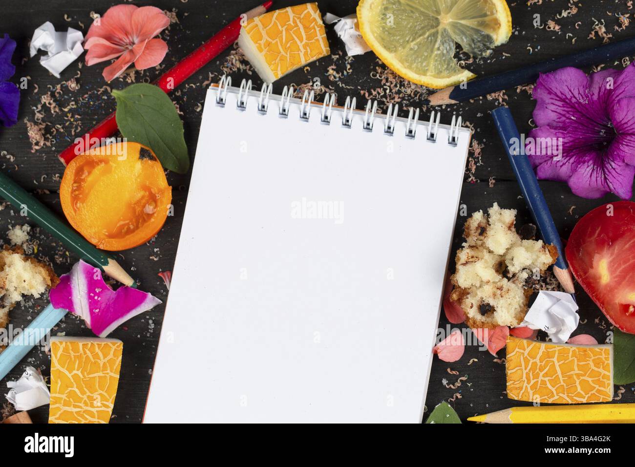Scattered pens paper hi-res stock photography and images - Alamy