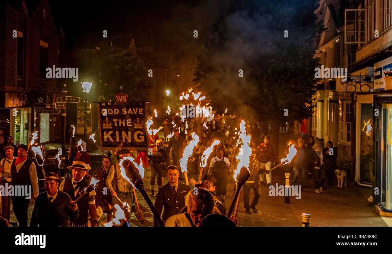 Lewes Bonfire Societies unite in a historic joint torchlit procession ...