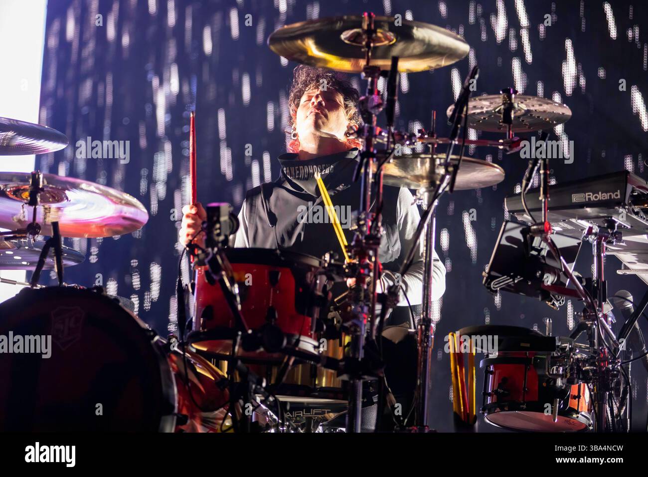 Manchester, England, 11th May, 2025. Twenty One Pilots performing at AO ...