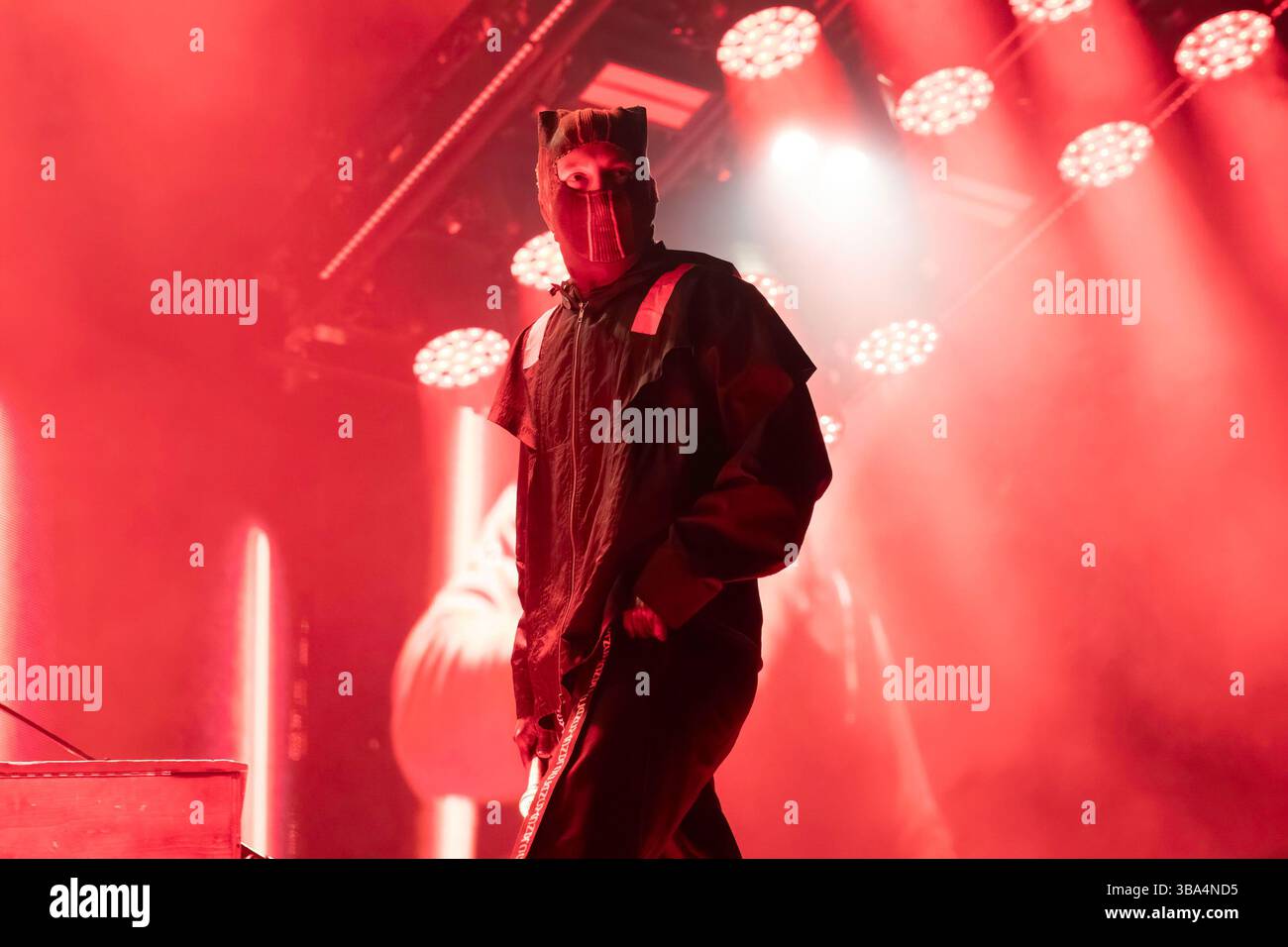 Twenty one pilots hi-res stock photography and images - Alamy