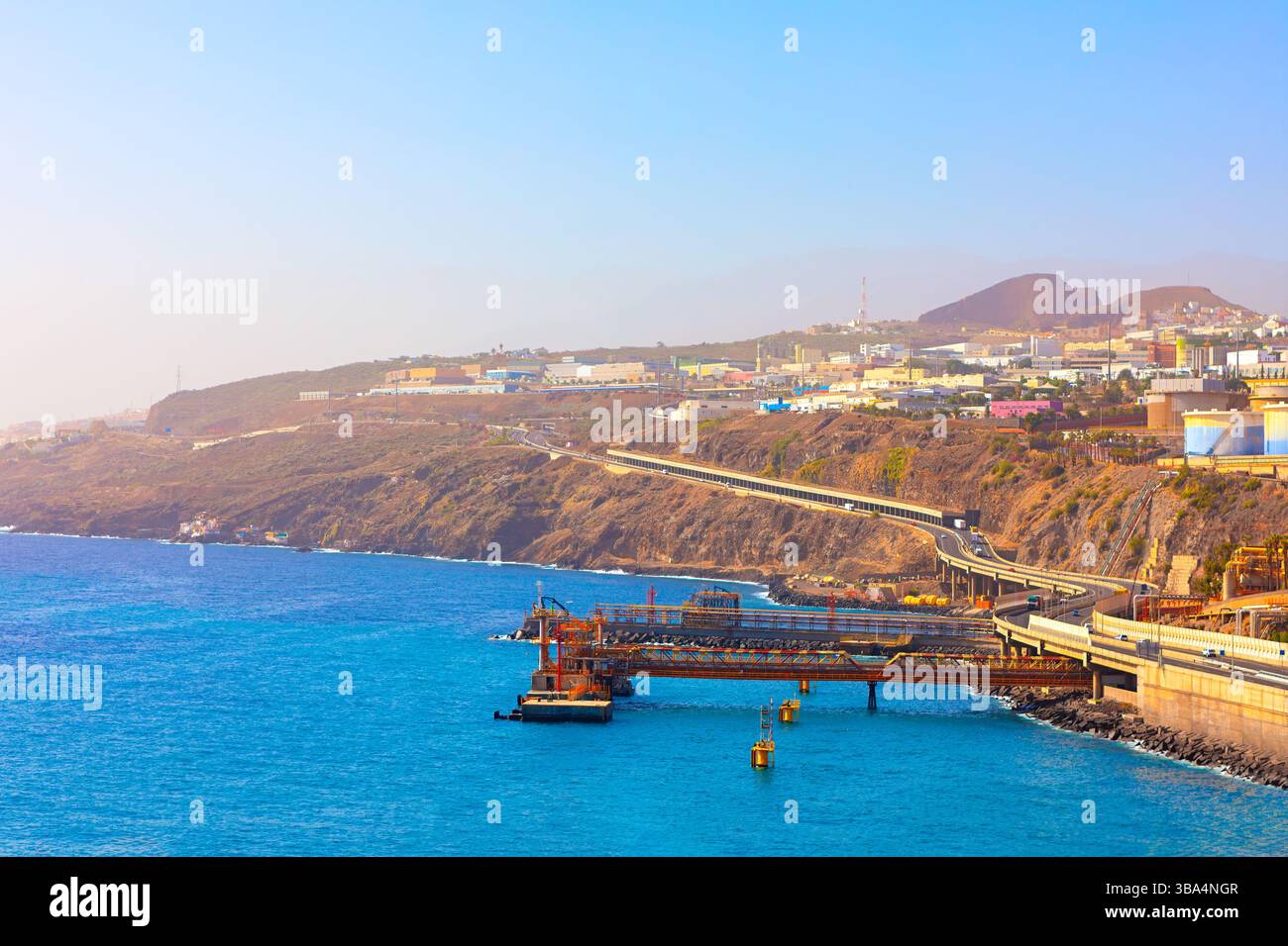 Winding coastal highway overlooking ocean hi-res stock photography and ...