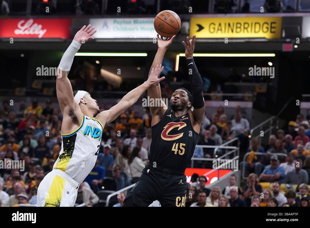 Cleveland Cavaliers guard Donovan Mitchell (45) shoots against Indiana ...