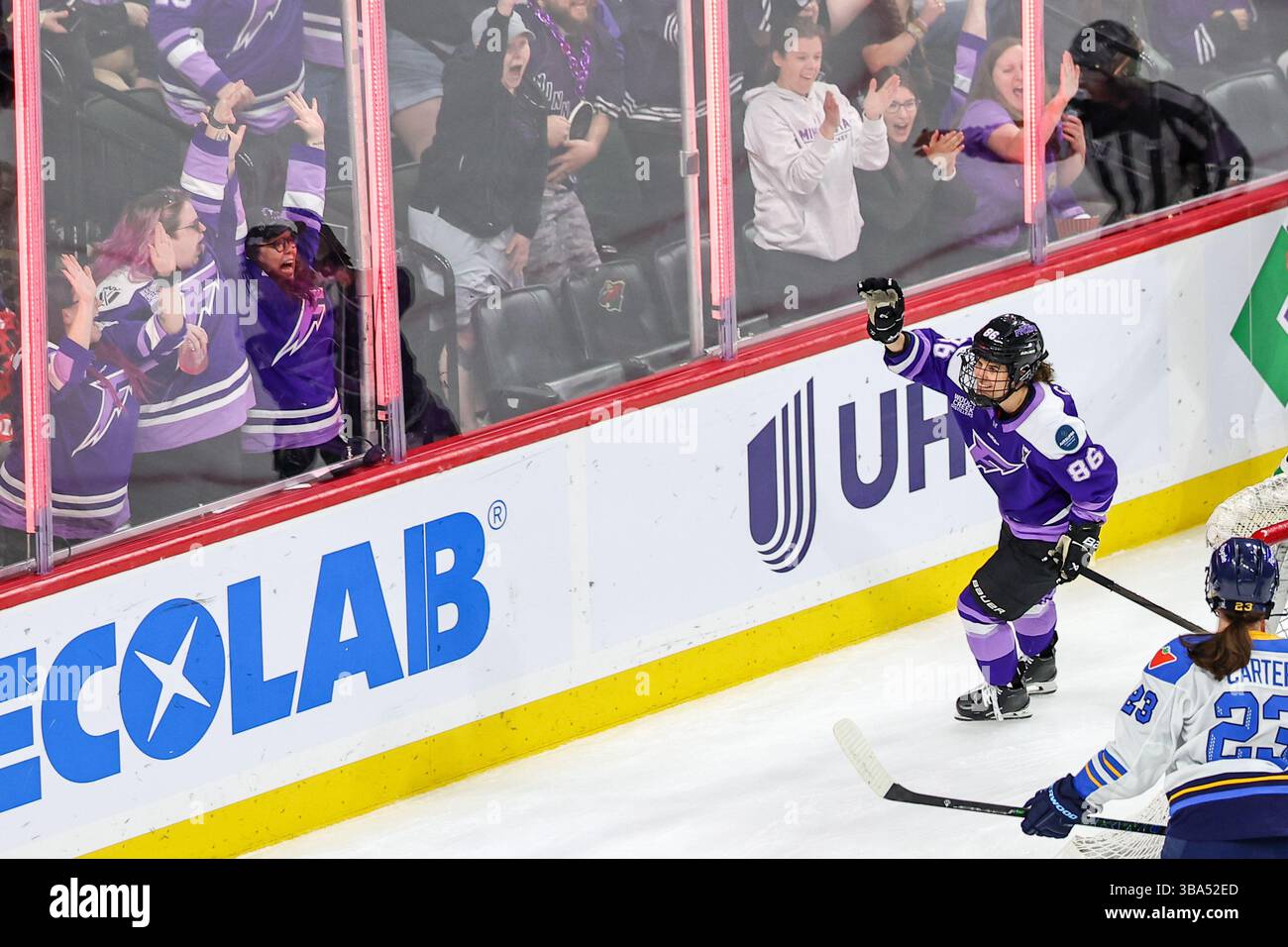 St. Paul, USA. 11th May, 2025. May 11th, 2025: Minnesota Frost forward ...
