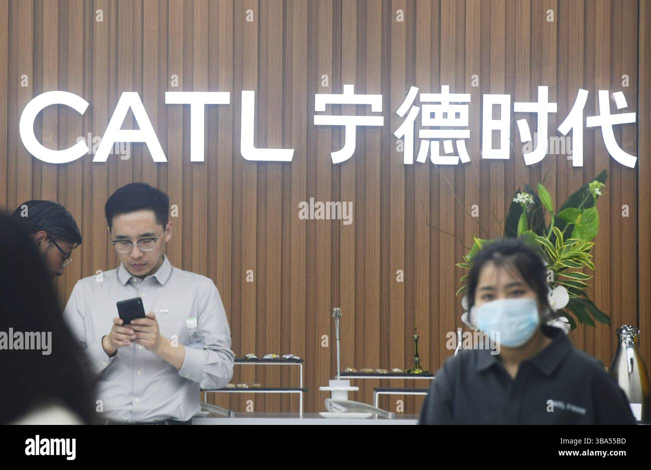 Visitors visited the booth of CATL at the 2025 Shanghai International ...