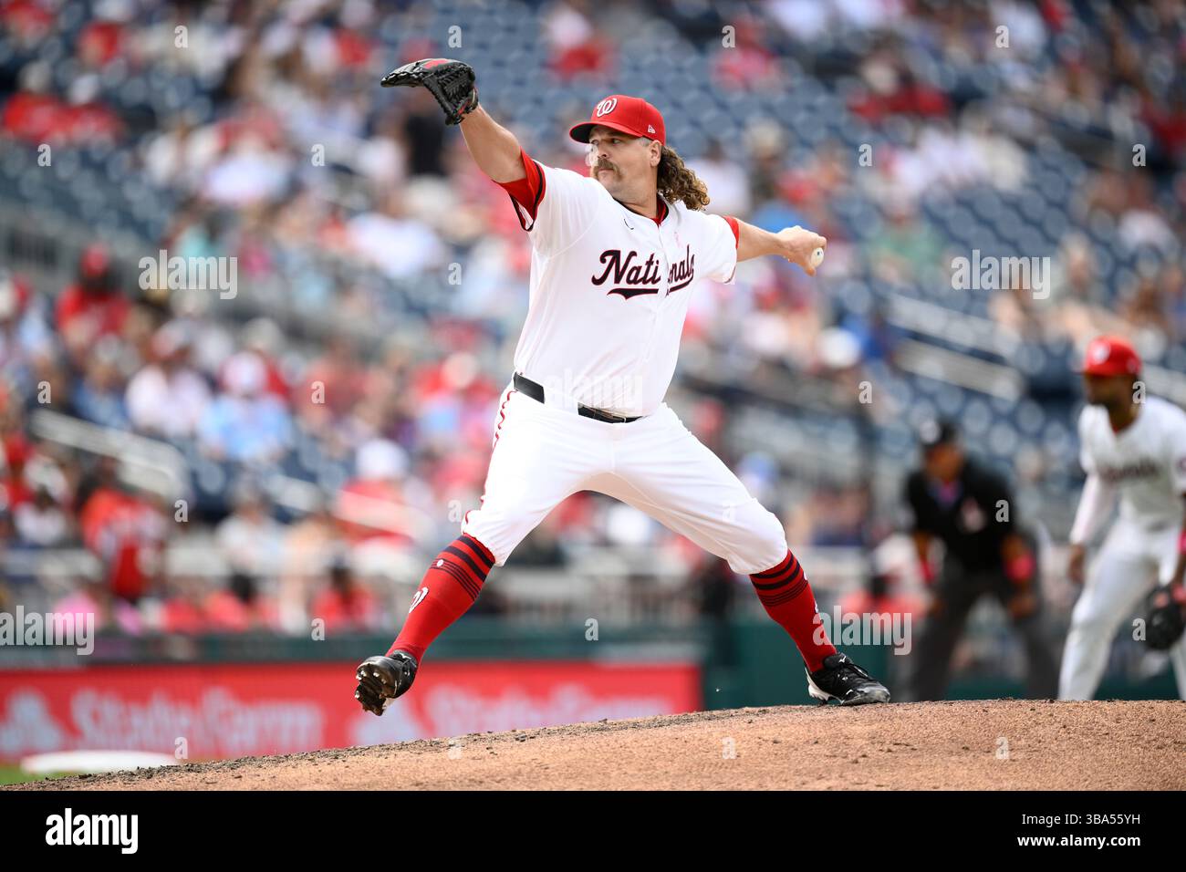 Washington Nationals relief pitcher Andrew Chafin (53) in action during ...