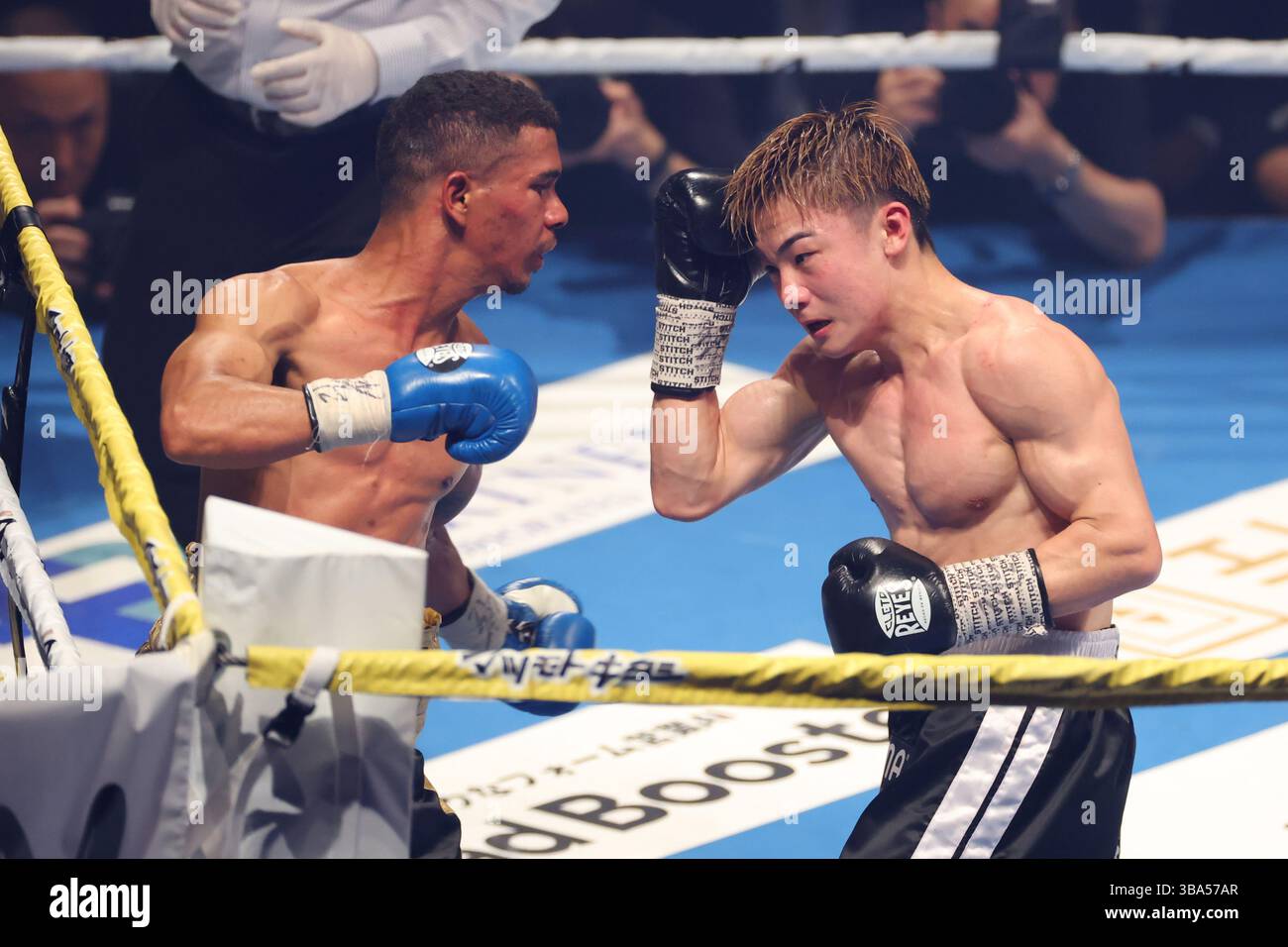 Tokyo, Japan. 11th May, 2025. (L-R) Jackson Zapata (VEN), Daiya Kira (JPN) Boxing : 8R 110LB ...