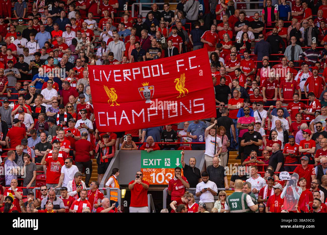 (250512) -- LIVERPOOL, May 12, 2025 (Xinhua) -- Liverpool supporters ...