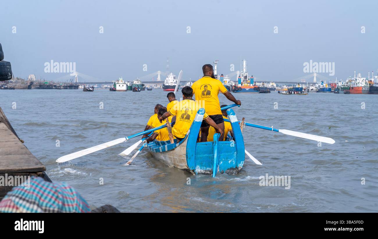 Traditional Sampan race in Karnaphuli River, Chittagong, Bangladesh ...
