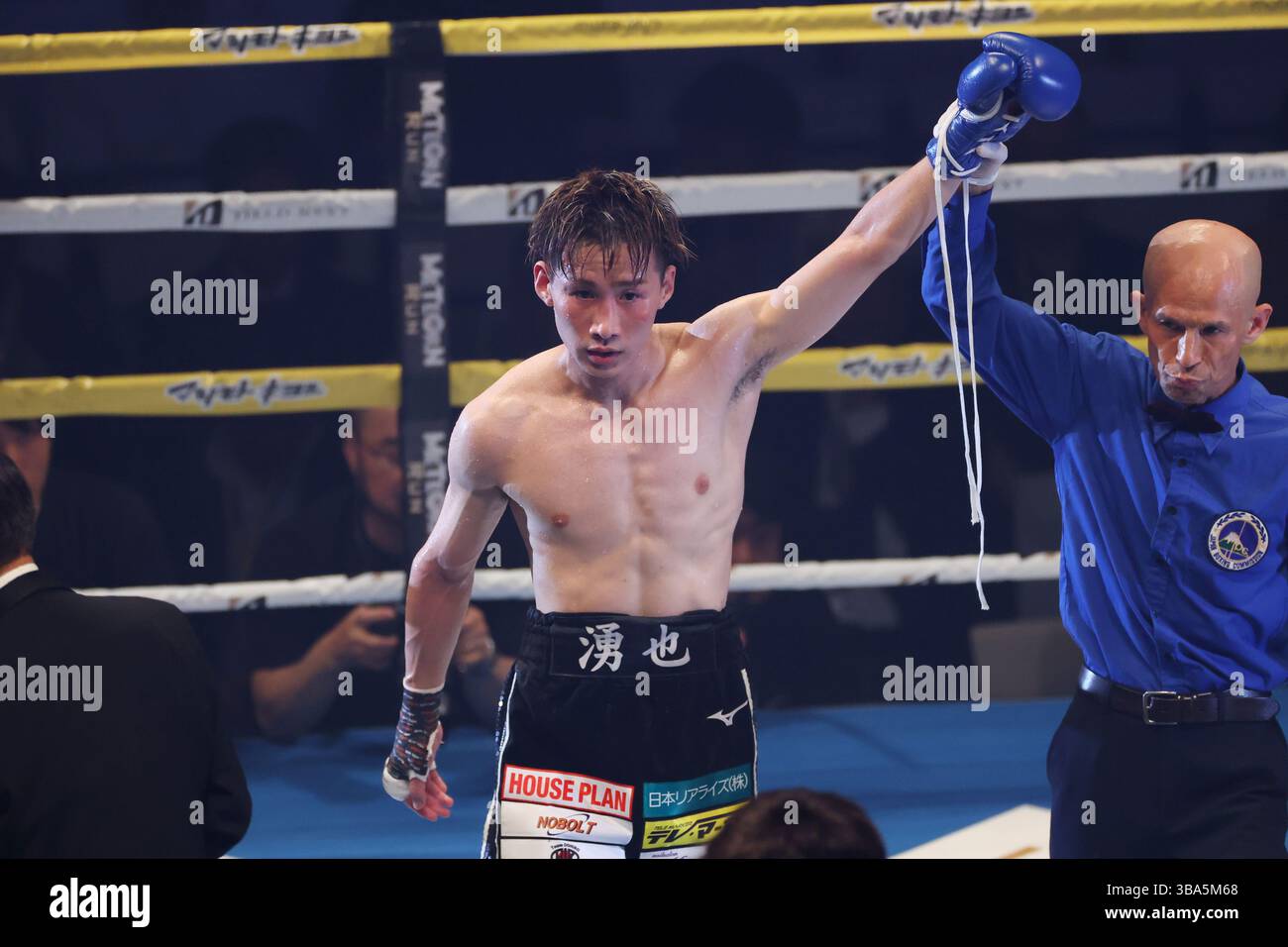 Yuya Tanaka (JPN), MAY 11, 2025 - Boxing : 8R 54.5kg weight bout at Ota ...