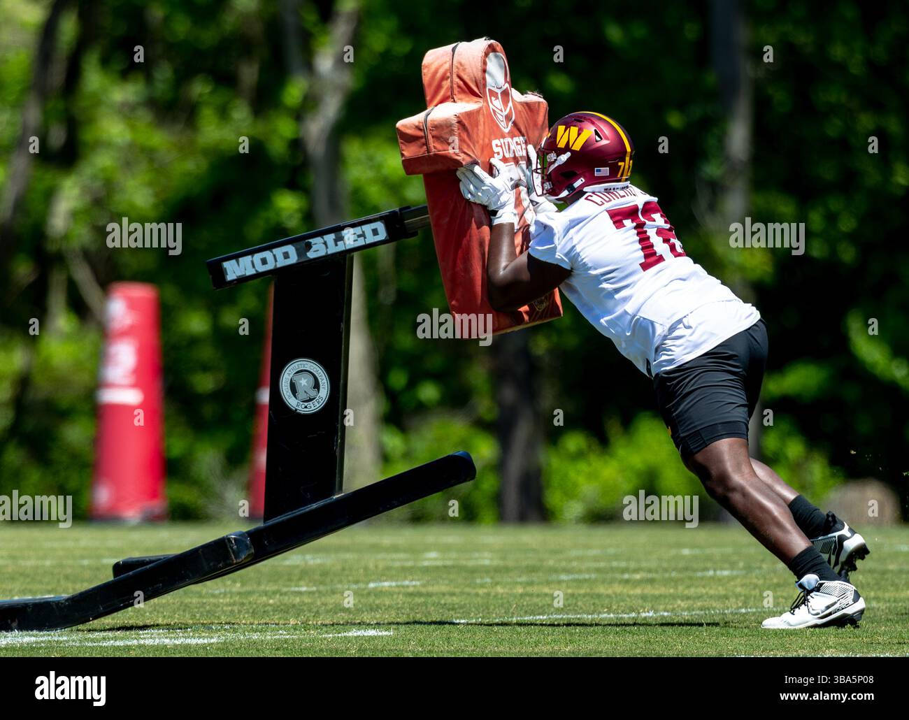 Tackle Josh Conerly Jr running drills at Rookie Camp at the ...