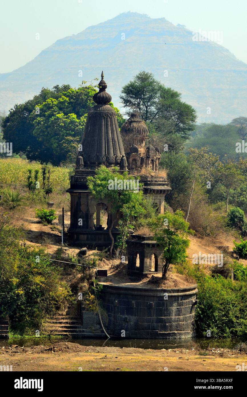 Small old temples near Dakshin Kashi Shiv temple, Mahuli Sangam, Satara ...
