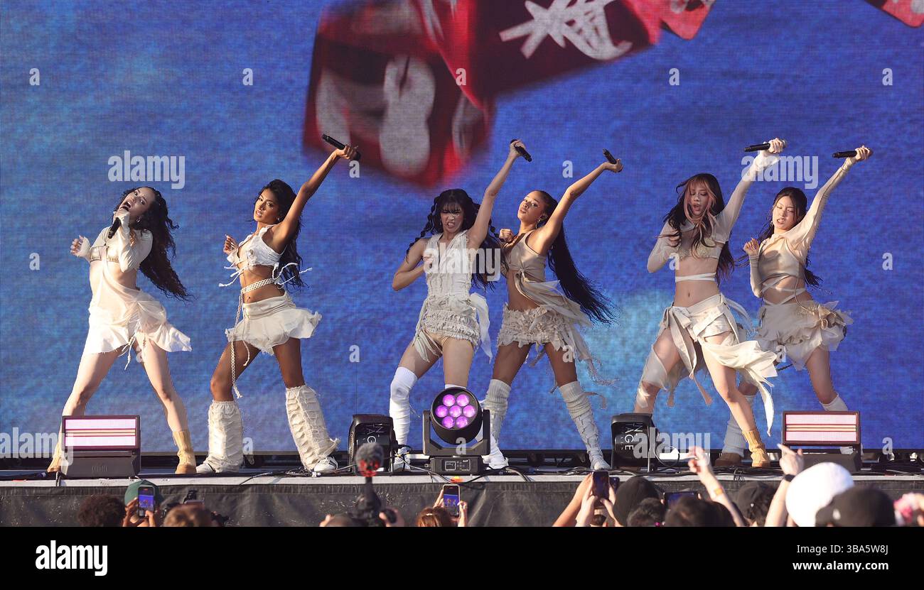 KAtseye - Manon, Sophia, Daniela, Lara, Megan and Yoonchae perform on ...