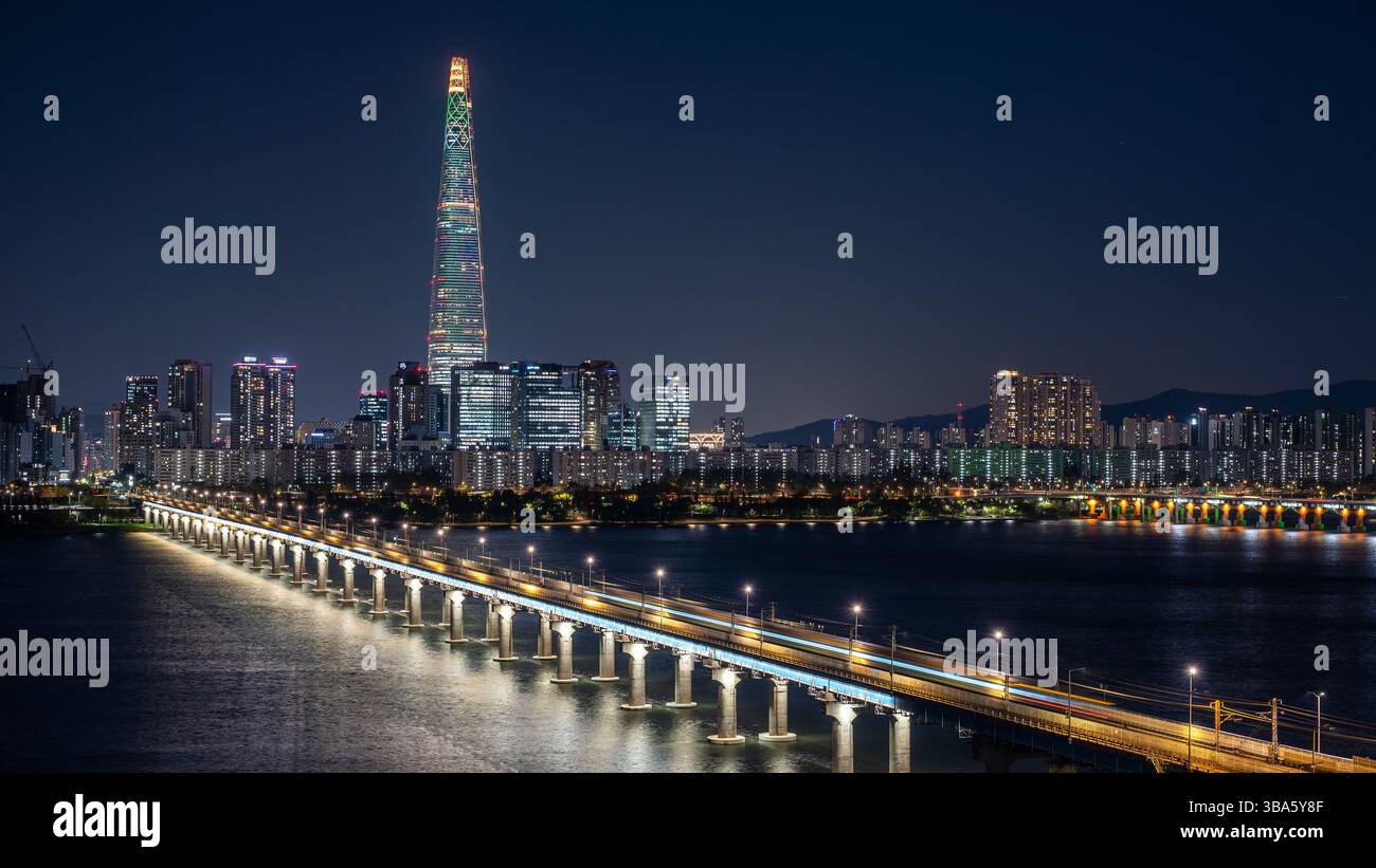 Night view of Lotte World Tower in jamsil Stock Photo - Alamy