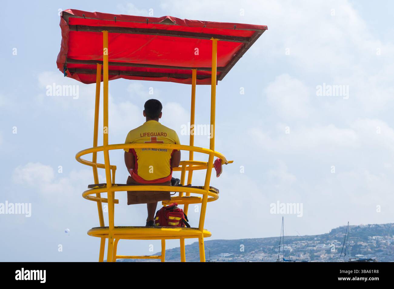 Lifeguard on stand overlooking beach hi-res stock photography and ...