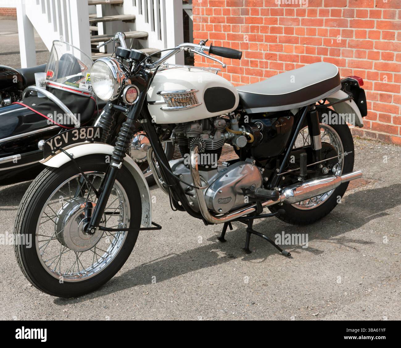Four stroke parallel twin hi-res stock photography and images - Alamy