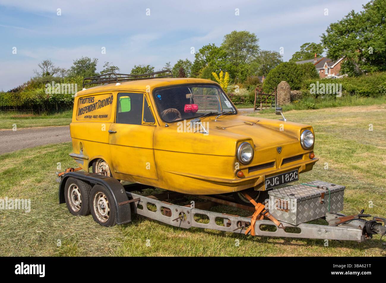 Trotters Independent Trading Co. 1968 60s sixties Yellow Supervan III ...