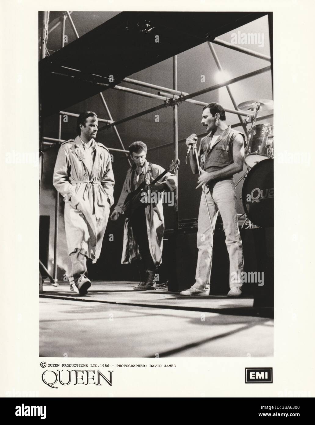 Highlander 1986 EMI / Queen Music Video Freddie Mercury / Christopher ...