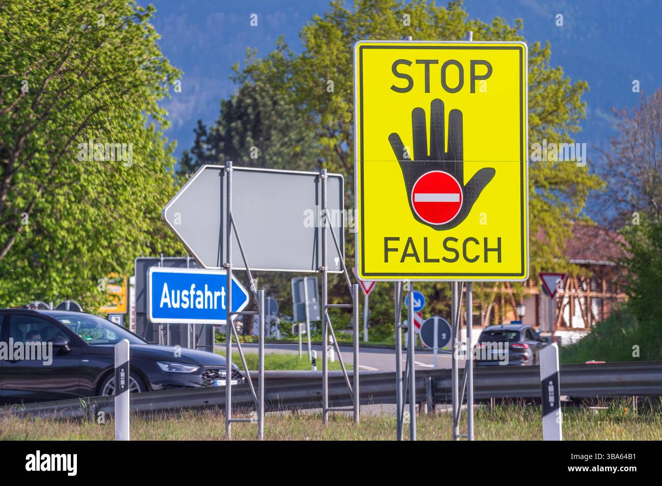 Stop Falsch, Warntafel vor falscher Auffahrt auf die Autobahn A8 ...