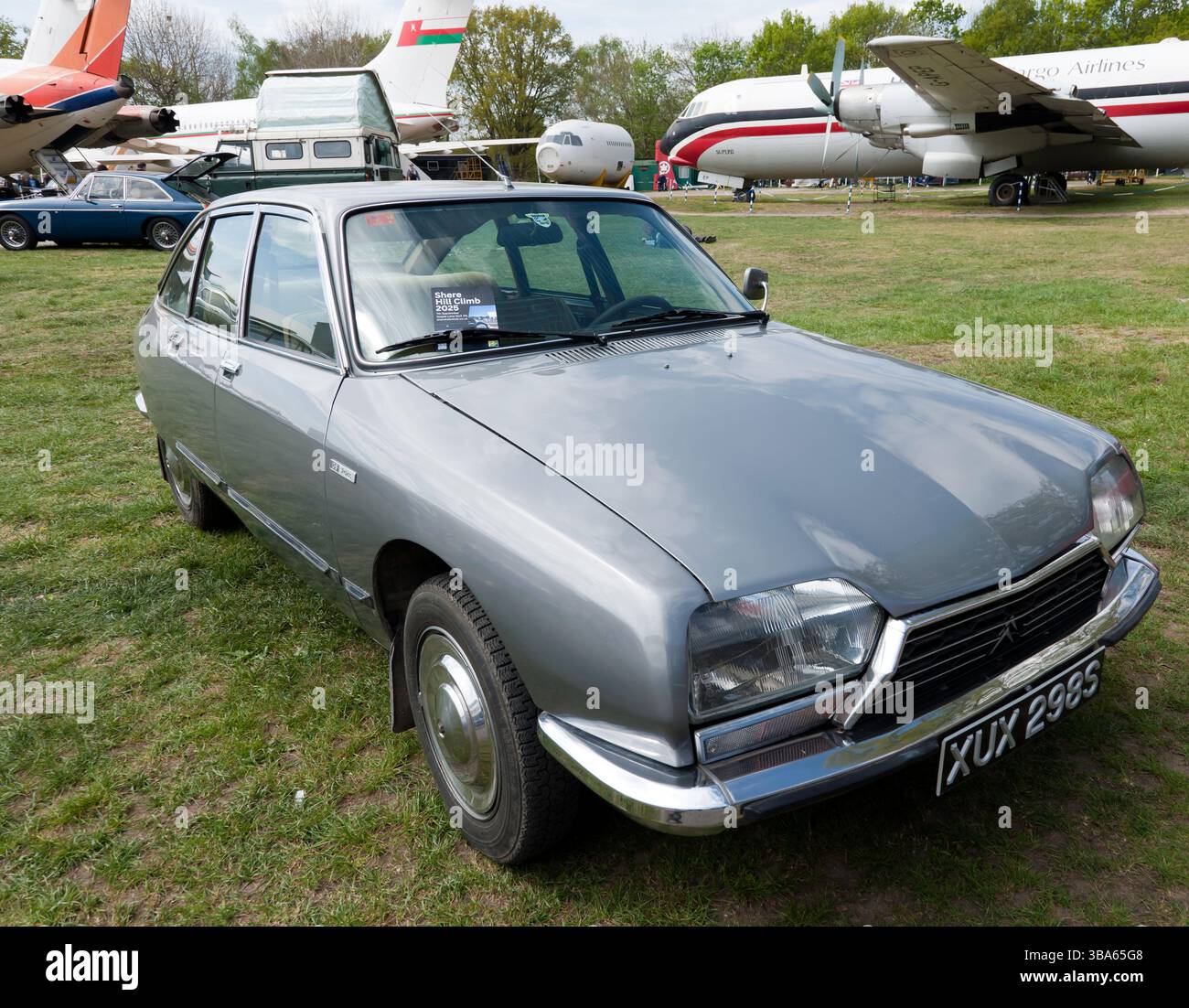 Semi enclosed rear wheels hi-res stock photography and images - Alamy