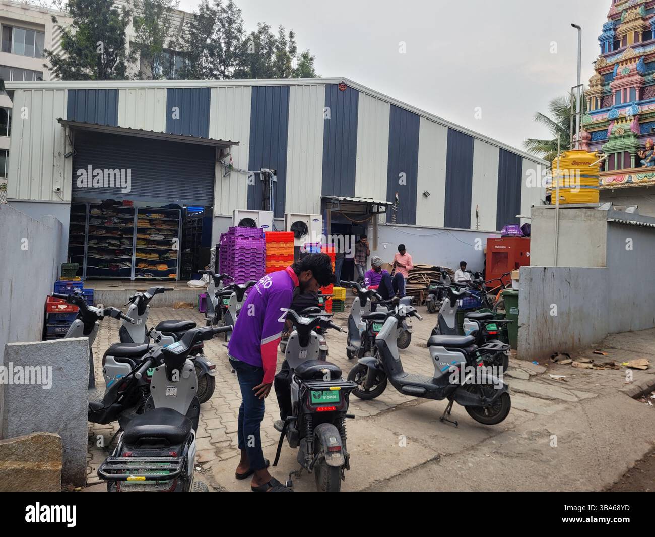 Swiggy Zomato Blinkit Zepto Big basket Auto Bike delivery partners from ...