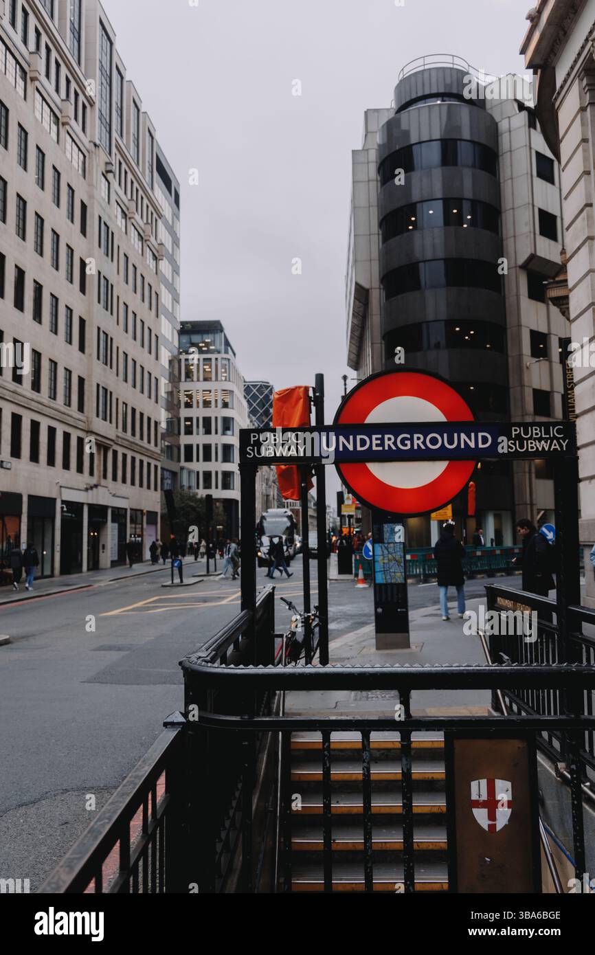 London underground subway sign hi-res stock photography and images - Alamy