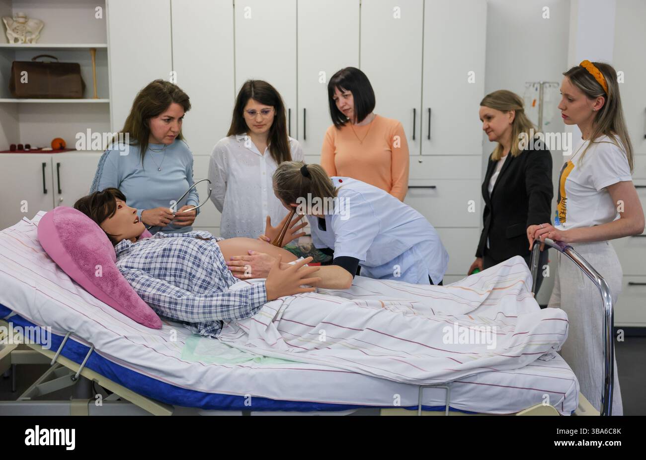 Leipzig, Germany. 12th May, 2025. Instructor Ester Cyrus (M ...