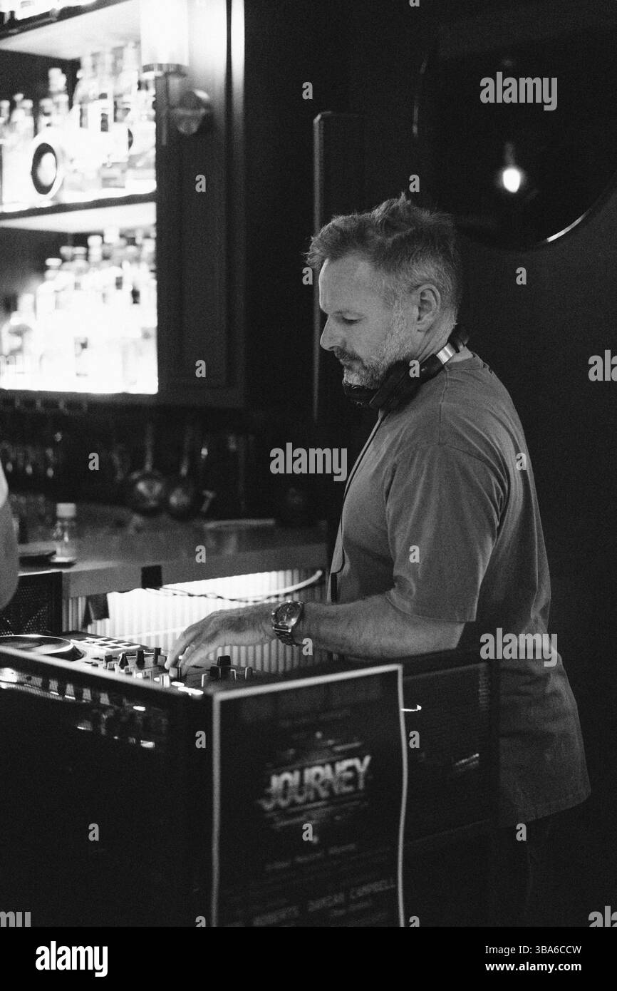 Group of smiling friends Black and White Stock Photos & Images - Alamy