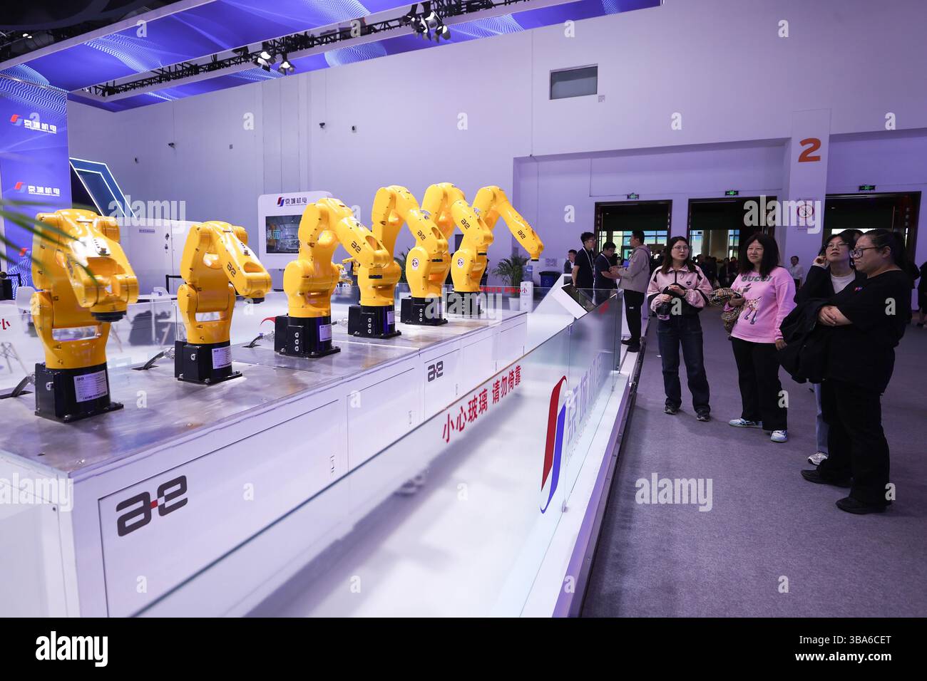 People visit the 27th China Beijing International High-Tech Expo in ...