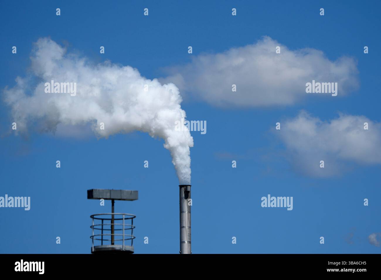 Steam rises from a power plant at the Gunvor refinery in Ingolstadt ...