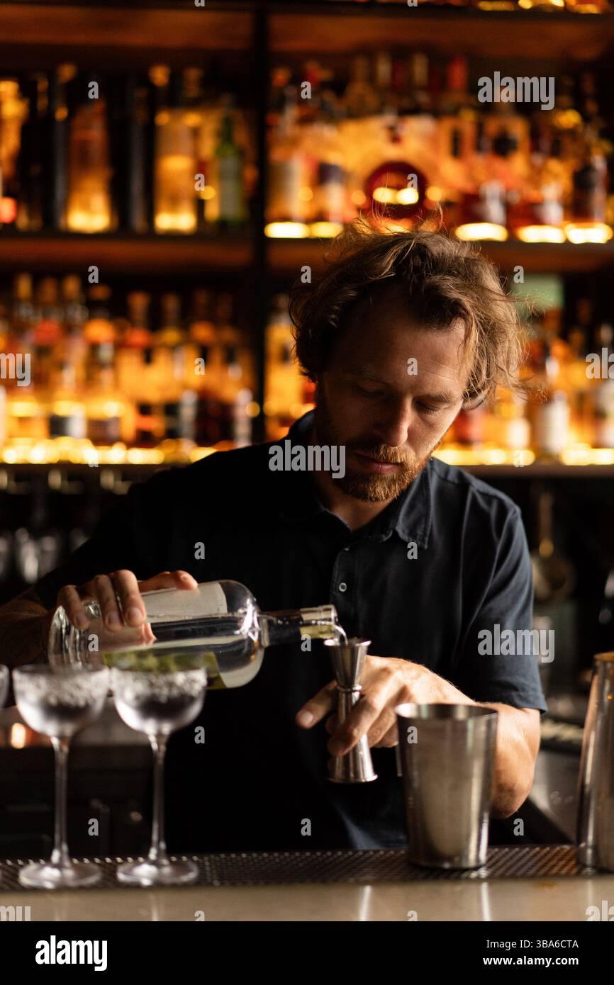 Making simple cocktail bar counter hi-res stock photography and images ...