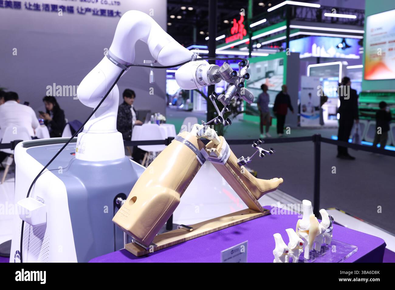People visit the 27th China Beijing International High-Tech Expo in ...