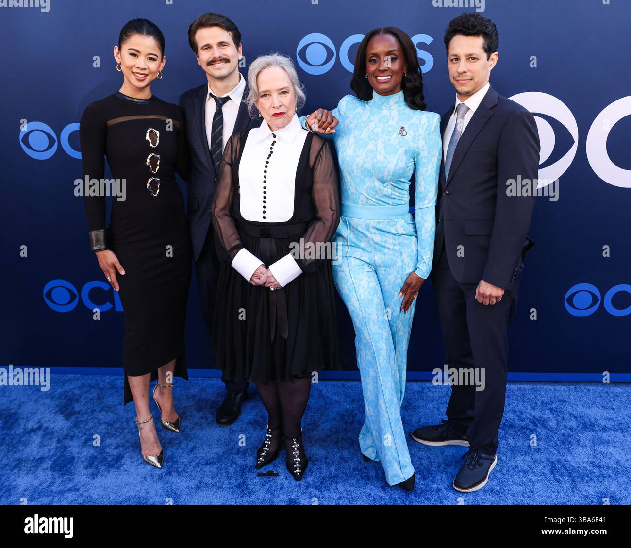 LOS ANGELES, CALIFORNIA, USA - MAY 07: Leah Lewis, Jason Ritter, Kathy ...