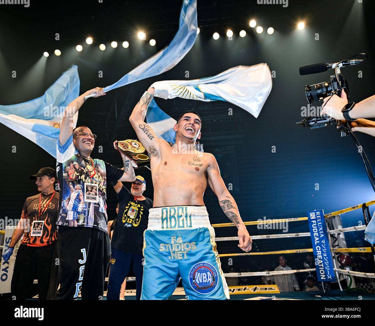 Champion Fernando Martinez won the WBA super flyweight title boxing ...