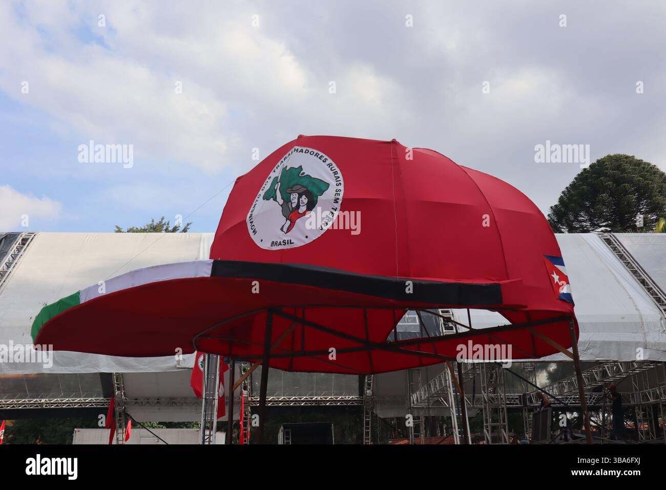 Giant MST cap of brazilian "movimentos sem terra Stock Photo - Alamy