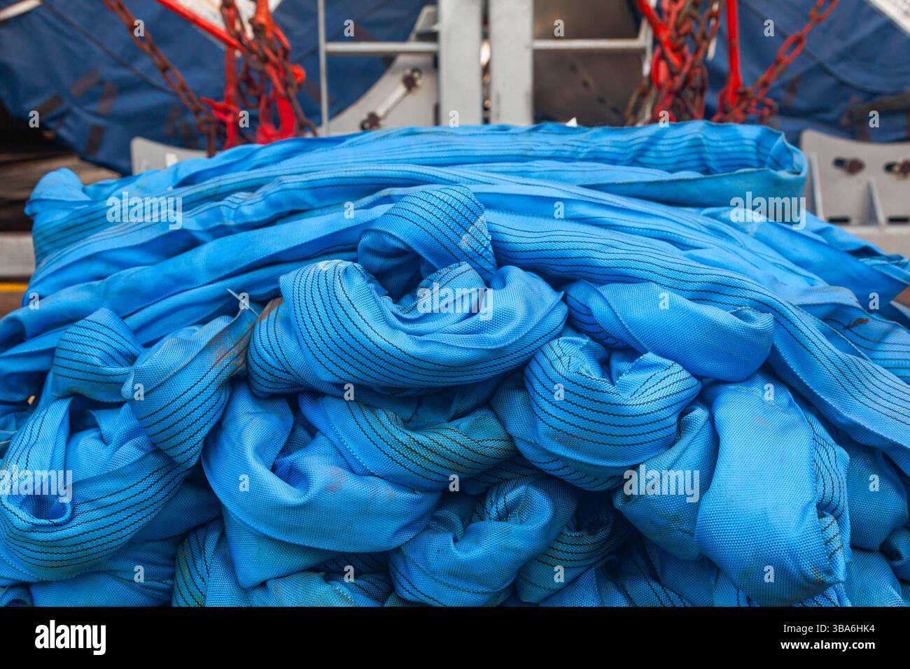 Webbing slings hi-res stock photography and images - Alamy