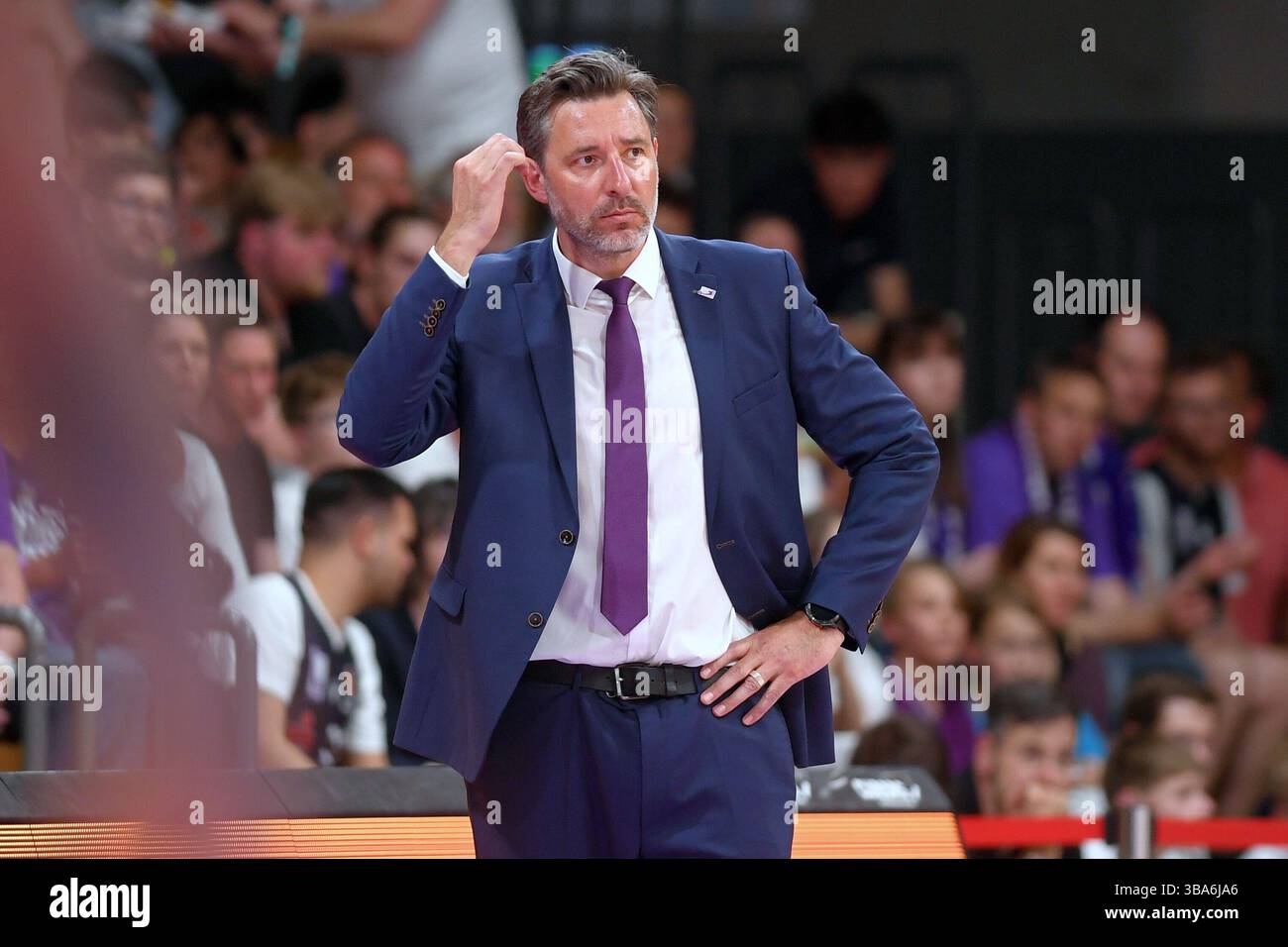 Goettingen, Deutschland. 11th May, 2025. Kenneth Desloovere (Trainer ...