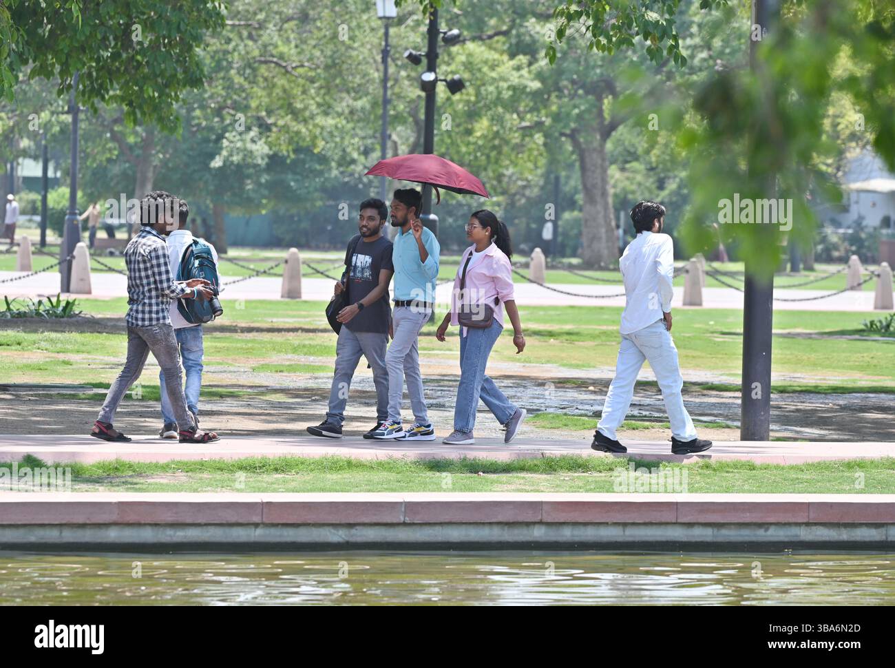 New Delhi, India. 11th May, 2025. NEW DELHI, INDIA - MAY 11: Visitor out on hot afternoon at ...