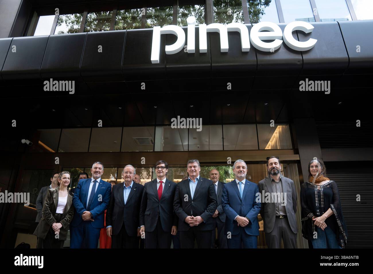 The President of the Generalitat Salvador Illa, and the Mayor of ...