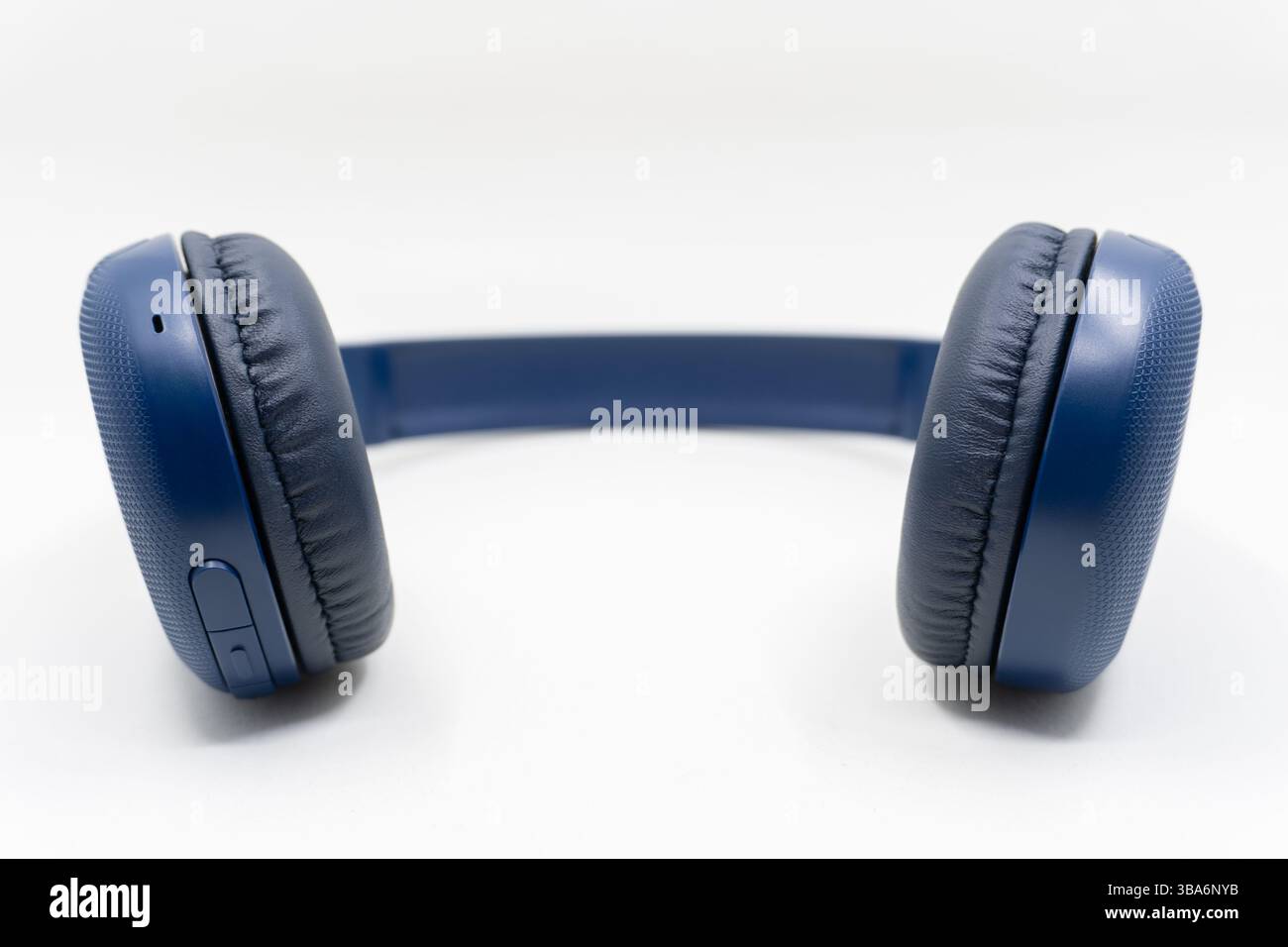 Bluetooth one hi-res stock photography and images - Alamy