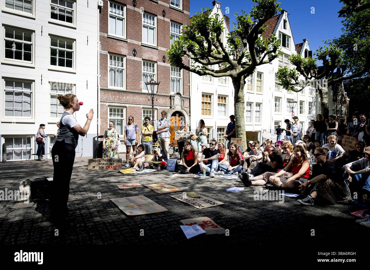 AMSTERDAM - Students and staff of the University of Amsterdam (UvA ...