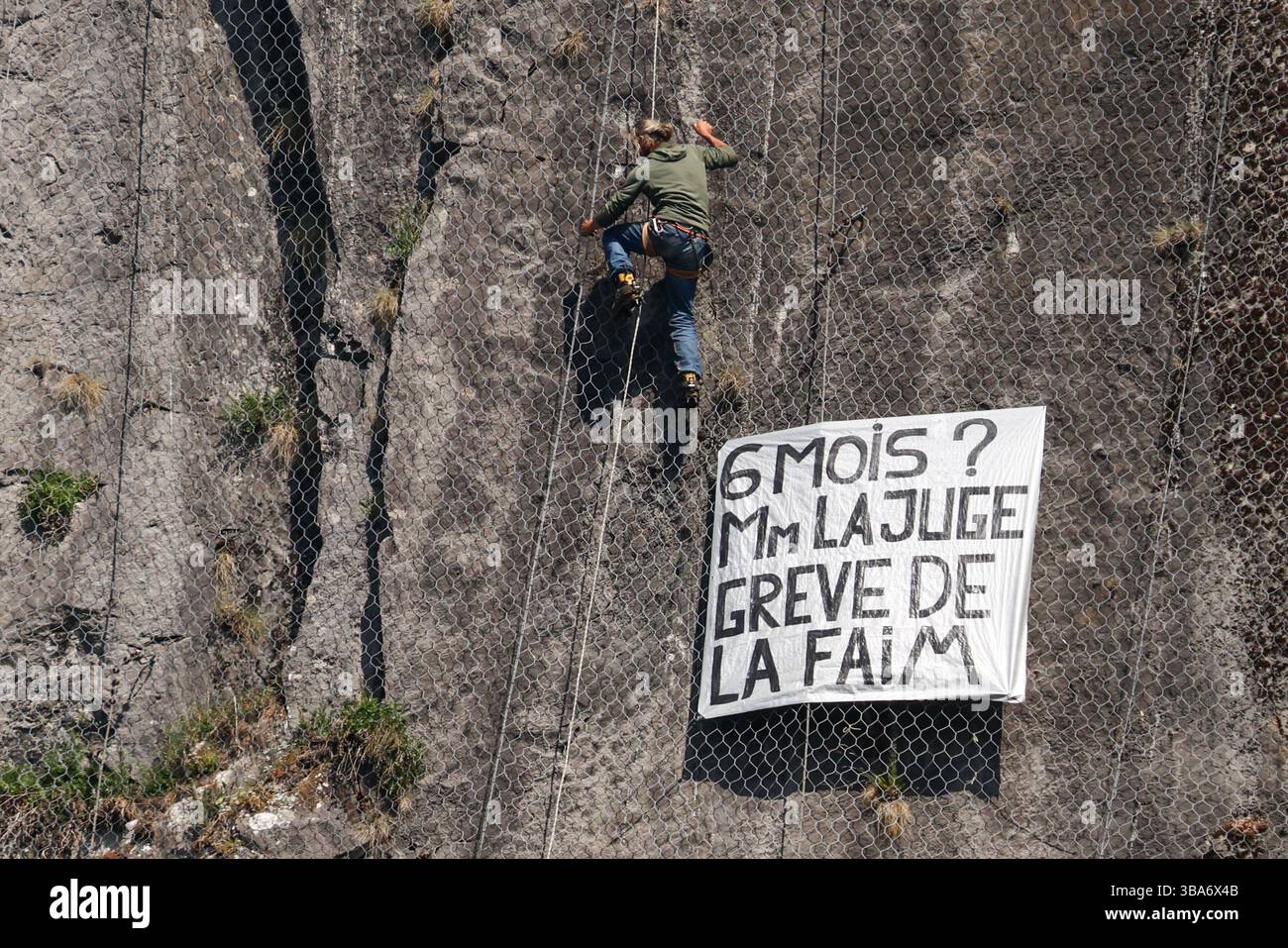 Dinant, Belgium. 12th May, 2025. Jeff Roba pictured hanging from the ...