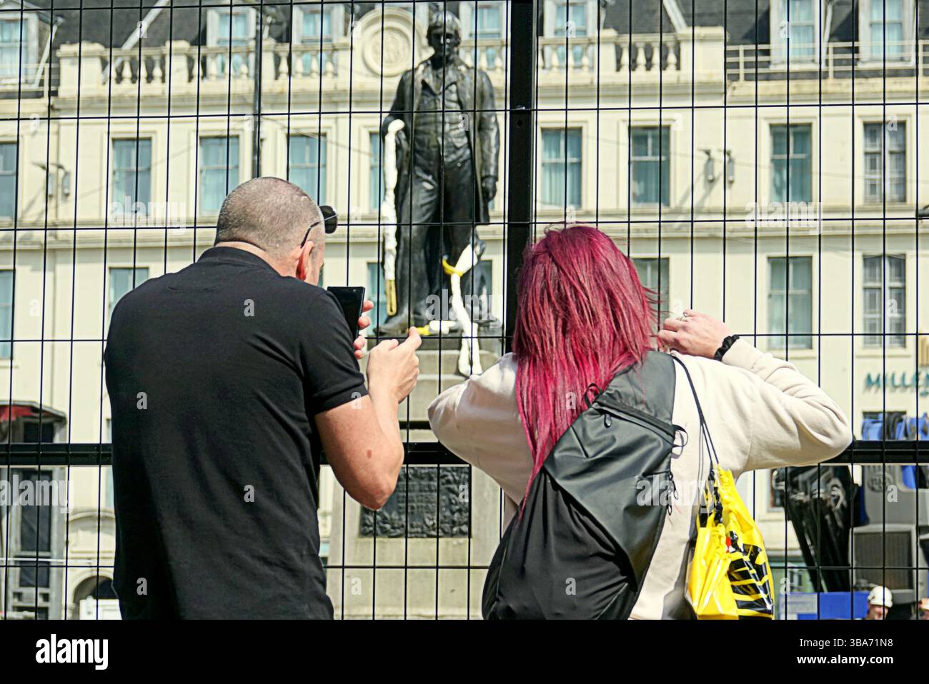 Glasgow, Scotland, UK. 12th May, 2025. Rabbie Burns statue hoisted ...