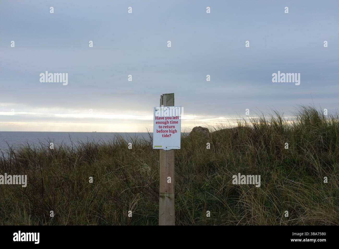 Tide sign hi-res stock photography and images - Alamy