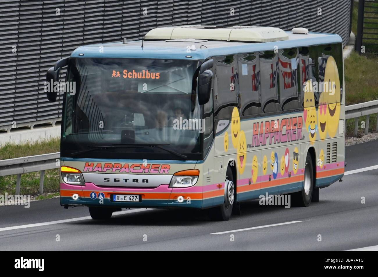 Happacher Reisen, Setra S 416 UL Reisebus. Setra ist eine Busmarke der ...