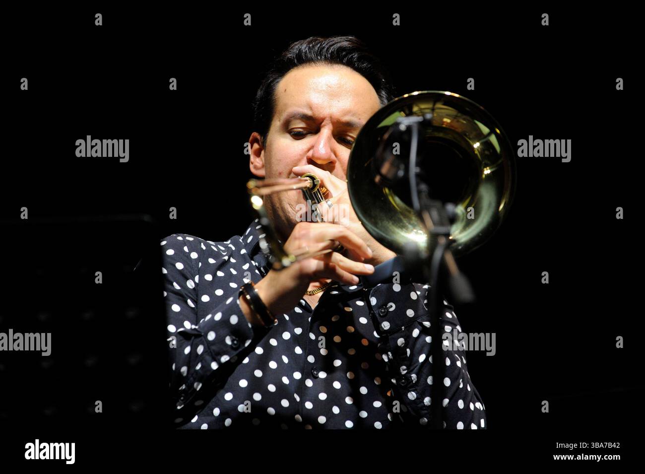Der spanische Jazz-Posaunist Pablo Martinez im Essener Grillo-Theater ...