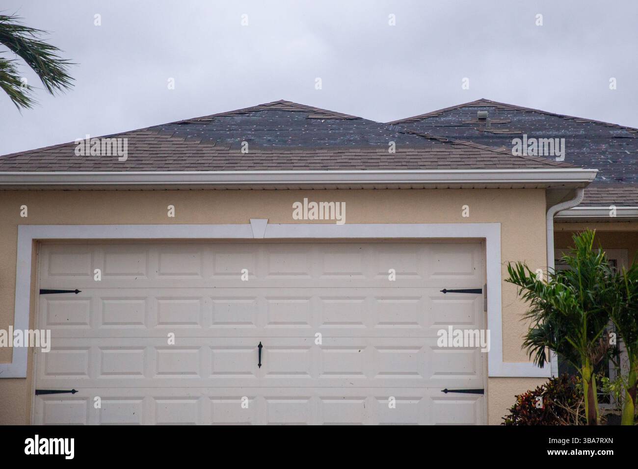 Roof ripped off hi-res stock photography and images - Alamy